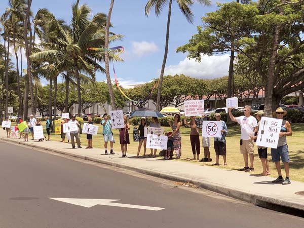 5G technology target of protest | News, Sports, Jobs - Maui News